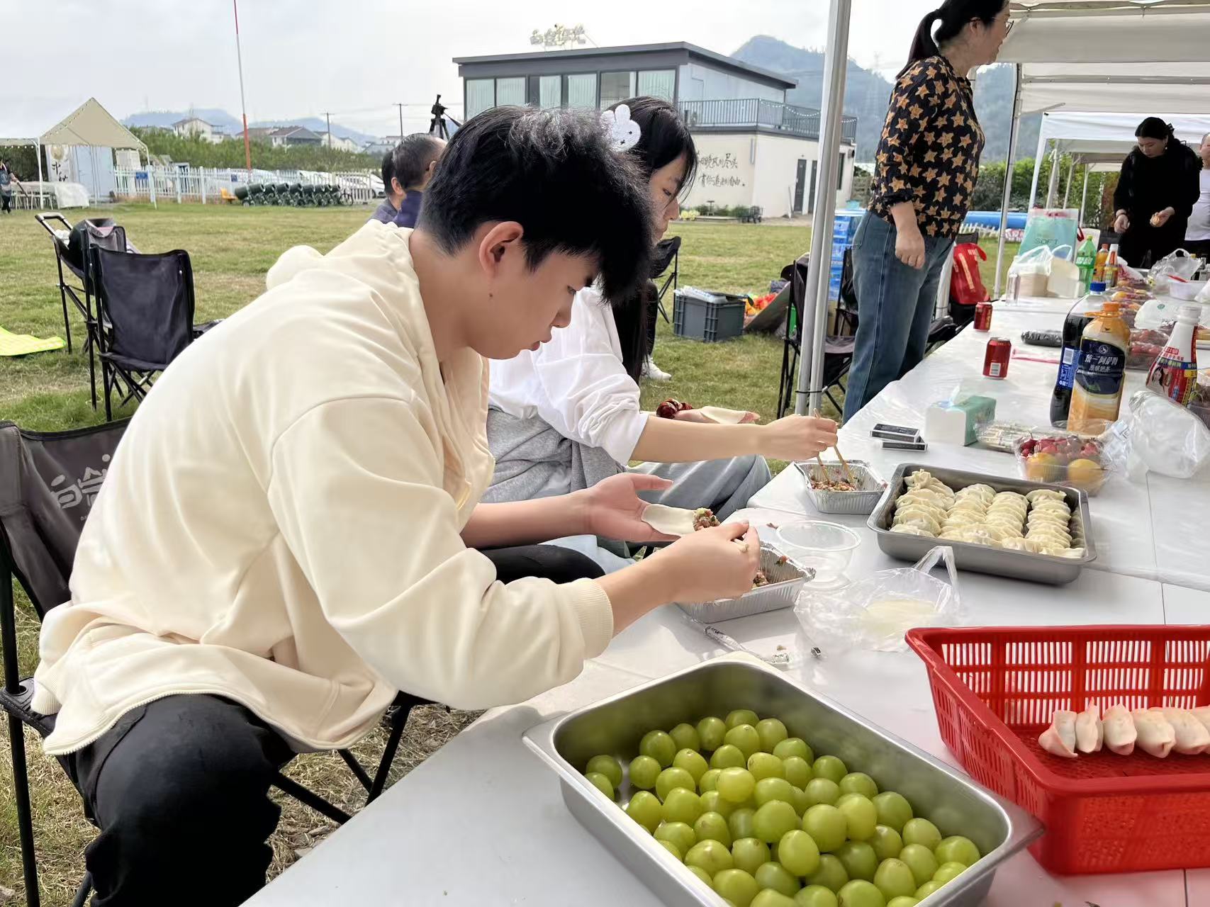 HAPPY TREE SHOCK ABSORBER｜Unite our efforts and move forward hand in ...